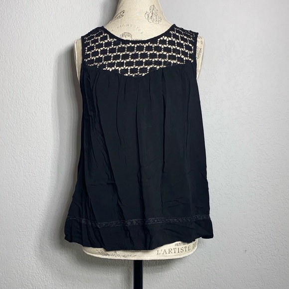 Old Navy | Tops | On Eyelet Detailed Top | Poshmark